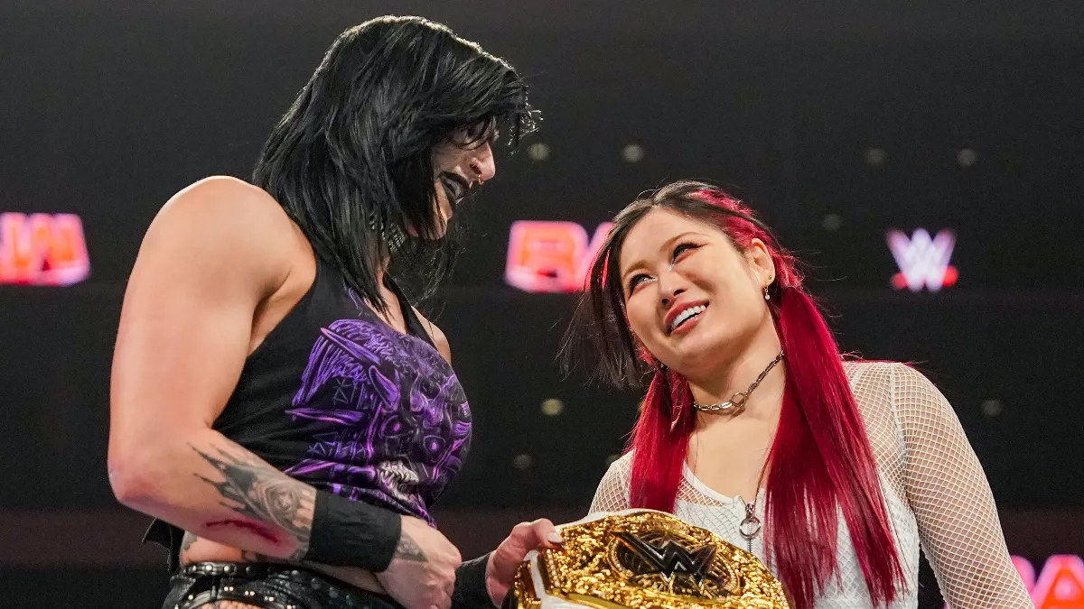 Rhea Ripley critica la promoción de hoy de WWE de su lucha ante IYO SKY en RAW