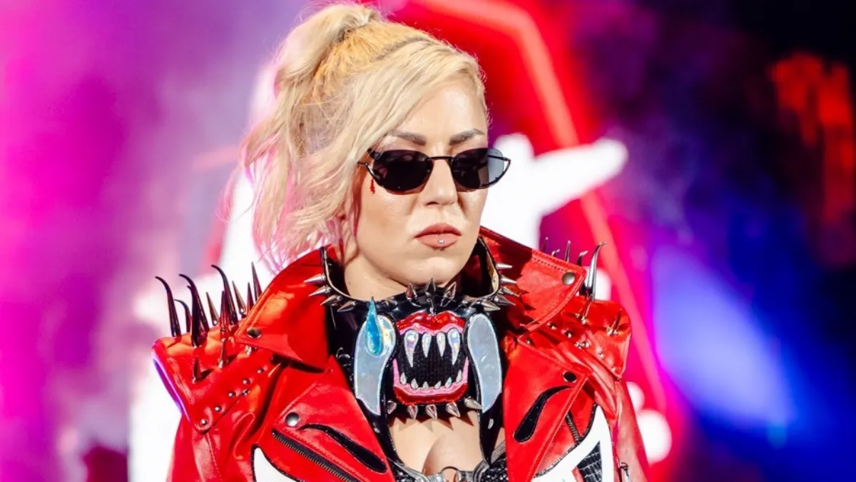 Thekla firma con AEW