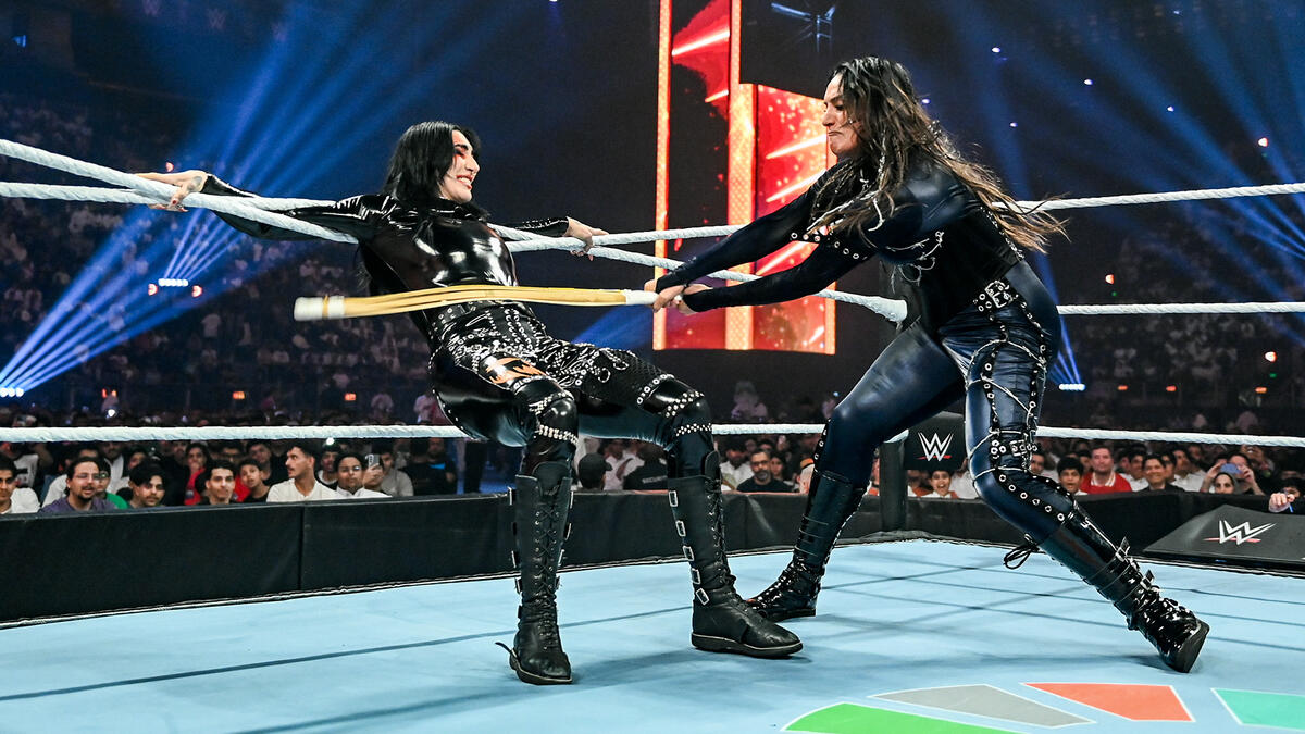 Rhea Ripley sale de Night of Champions 2025 con problemas físicos